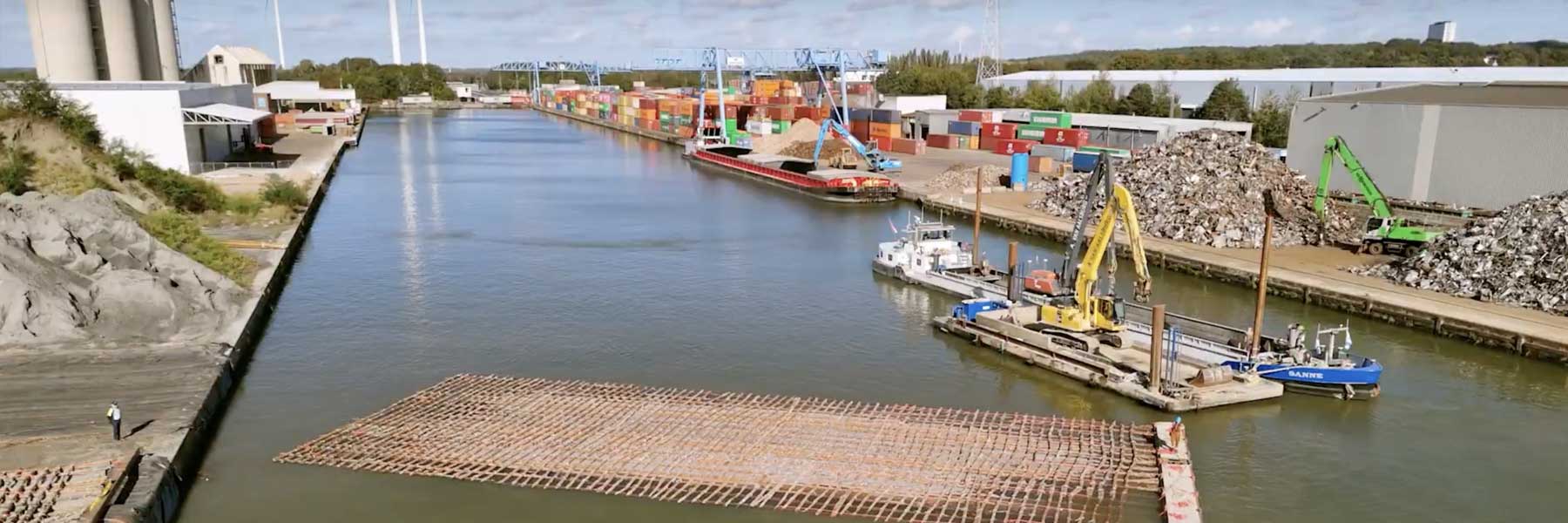 Een waterdichte bodem voor het Albertkanaal (Genk, België) / FL B.V.